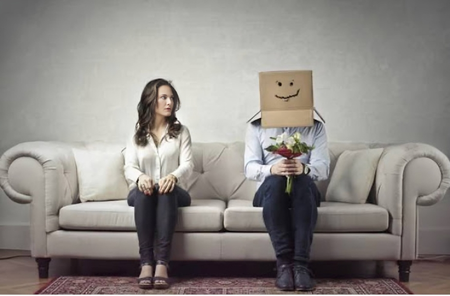 7 Clear Signs He Is Fighting His Feelings for You